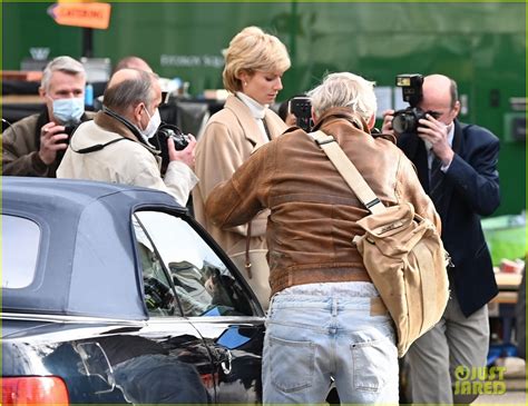 Elizabeth Debicki As Princess Diana In The Crown New Set Pics Show Paparazzi Swarming Her