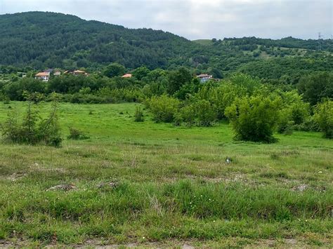 Македонци Продавам земеделска земя до път Земеделска земя 1000 кв м осма категория Земеделска