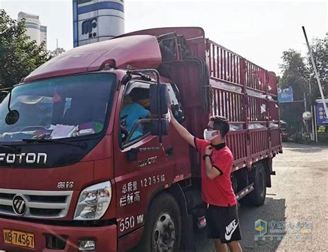 关爱卡友加蓝同心美丰加蓝开展送清凉慰问活动 卡车网