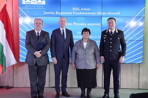 Gyene Piroska Justitia Regnorum Fundamentum Díjat Vehetett át ÉfoÉsz