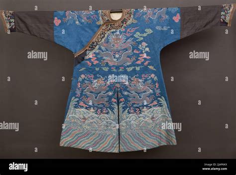 The Semi Specific Longpao Male Robe With The Motif Of Eight Five Fled