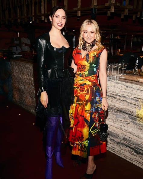 ヤナ・ルドコフスカヤさんのインスタグラム写真 ヤナ・ルドコフスカヤinstagram 「Пятница она такая Сначала получила премию