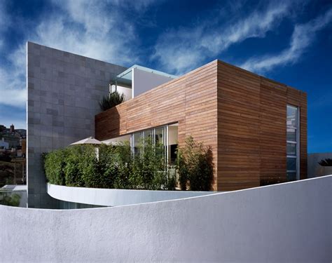 Casa Moderna Dos Pisos Tres Dormitorios