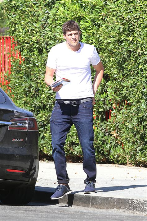 Ashton Kutcher Reveals He Lost 12 Lbs While Marathon Training