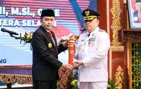 Sinopsis Welcome To Samdalri Episode 9 Yong Pil Dan Sam Dal Berciuman