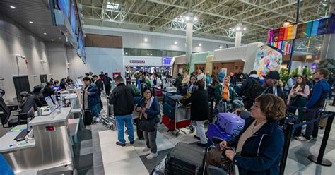 Nuevo Aeropuerto Jorge Chávez Quejas Demoras Tráfico Y Cobros De