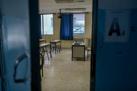 Ανατριχιαστικό βίντεο Καθηγητής ξυλοκόπησε μαθήτρια μέσα στην τάξη