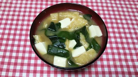 おかわかめと油揚げと豆腐の味噌汁 レシピ・作り方 By ミニー7015 楽天レシピ
