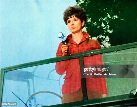Jennifer Jane Photos And Premium High Res Pictures Getty Images