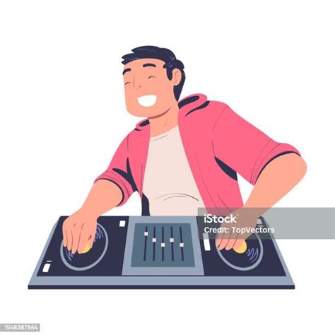 콘솔 믹서에서 음악을 연주하는 남성 Dj 헤드폰을 쓴 웃는 남자 음악가가 갑판에서 오디오 소리를 믹싱하고 있다 만화 벡터 삽화