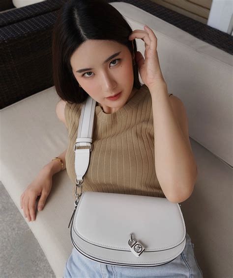 นุ่น สุทธิภา 6 รูป