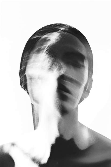 A에 있는 R 𖤐님의 핀 초상화 사진 그림
