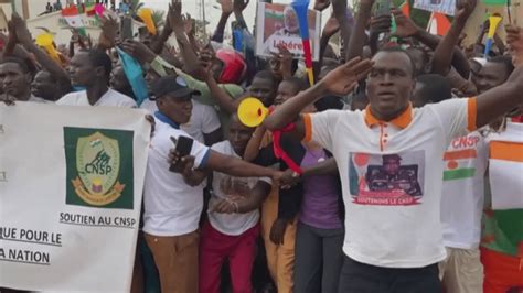 Niger Des milliers de manifestants demandent le départ des soldats