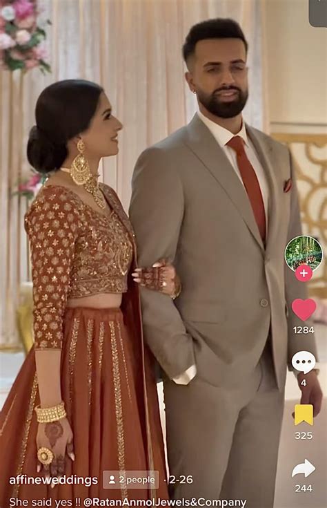 Pin By Vineela On Outfits In Punjabi Wedding Couple Indian Wedding Outfits Wedding