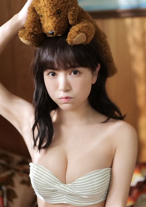 Yj本誌グラビアのアザーカット集！ キュートなルックスにスラリとしたスタイル、そしてそのベールの下に隠されたgカップ😳 ベールを脱いだ彼女こそ