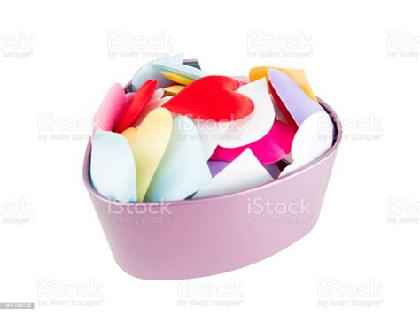 흰색 배경 발렌타인 장식 다양 한 마음 클리핑 경로에 고립 된 다채로운 미니 하트와 하트 박스 2월에 대한 스톡 사진 및 기타