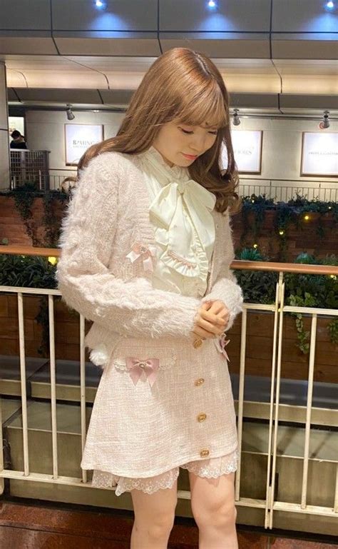 Pin Di 𝒖𝒏𝒂 𝒓𝒆𝒗𝒆𝒓𝒊𝒆 Su Style