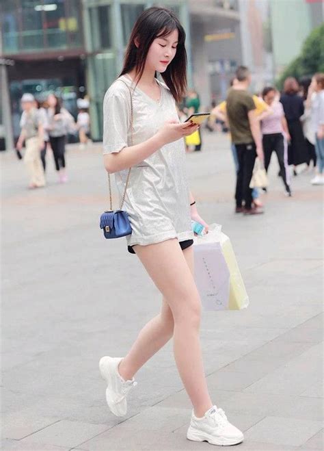 街拍：几款时尚潮流搭配，彰显轻熟女人好气质！ 每日头条