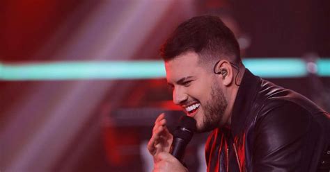Cantor sertanejo sofre acidente de jet ski cinco meses após bater carro