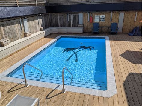 Pool Oasis Aqualounge