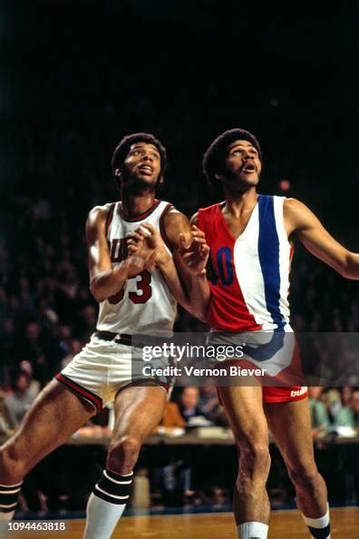 Kareem Abdul Jabbar Of The Milwaukee Bucks And Dorie Murrey Of The News Photo Getty Images