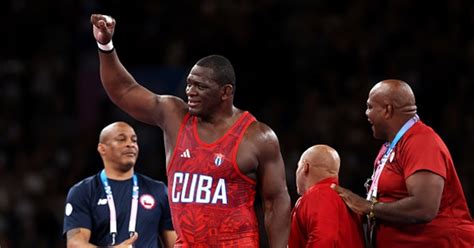 이승찬 제압한 로페스 올림픽 레슬링 역사상 첫 5연패 위업 달성