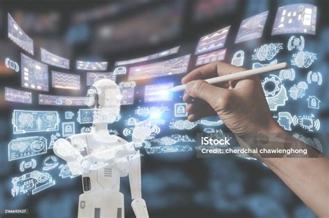 Ai 기술 인간의 손과 로봇이 함께 작동하는 가상 화면 데이터 분석 대시보드 Brand Name Online Messaging Platform에 대한 스톡 사진 및 기타