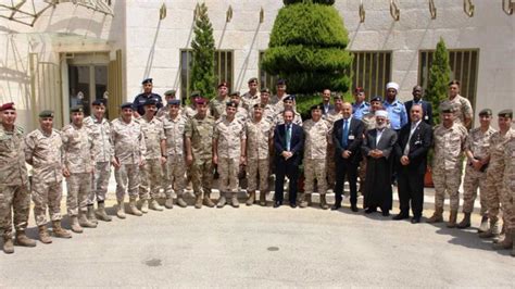 الأمير مرعد يلتقي وفدا من كلية القيادة والأركان الملكية