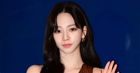 Ten 포토 에스파 카리나 손 인사하는 요정