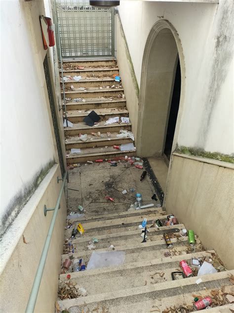 Ancona l ex Informagiovani di piazza Roma è una discarica Siamo