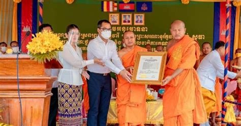 ឯកឧត្តម ជា សុមេធី និងលោកជំទាវ អញ្ជើញស្រោចស្រពព្រះសុគន្ធវារី ប្រគេនព្រះសរណានុរ័ក្ខធម្ម ចាន់ សុធា