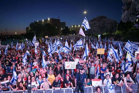 זהו זמן הכרעה אלפים מפגינים מול הכנסת בקריאה לבחירות עכשיו ישראל היום