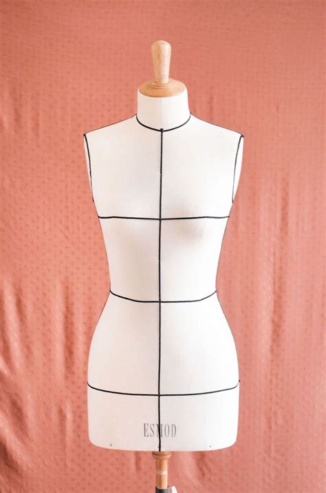 Mannequin réglable ou mannequin fixe lequel choisir Rose Capsule