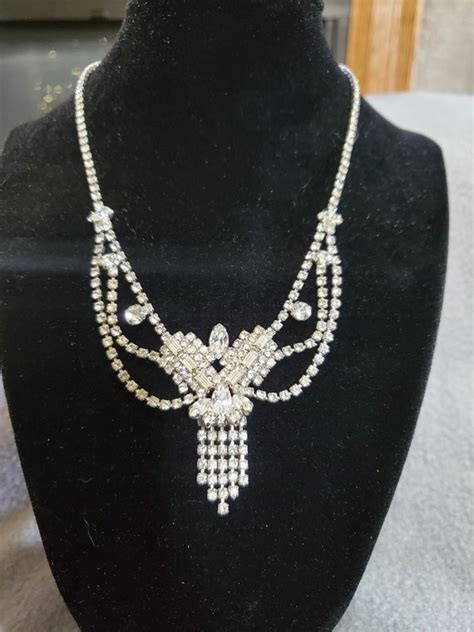 Beautiful Rhinestone Necklace And Gem