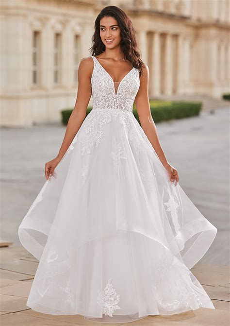 A Line Princess Tulle Wedding Dress V Neck Sweep Train With Appliques