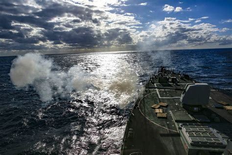 Nac News Edition J278 Hmcs Llewellyn Minesweeper Naval