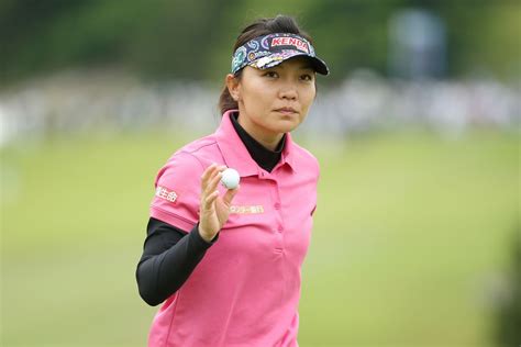 2週連続優勝を狙うテレサ・ルーは、“お米パワー”で首位発進｜jlpga｜日本女子プロゴルフ協会