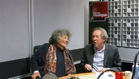 Coline Serreau nous raconte La Belle Histoire de Coline Serreau dans un Seule en scène au