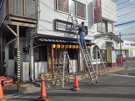 壁面看板付け替え作業🚧 ｜横浜の看板屋は看板製作・看板修理・施工のスズキ広告工芸