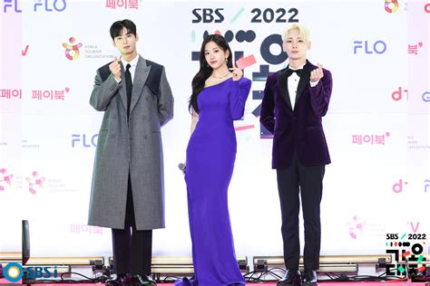 Sbs 인기가요 Sbs Inkigayo On Twitter 📍2022 Sbs 가요대전🎄 키x차은우x안유진 포토월 현장포토