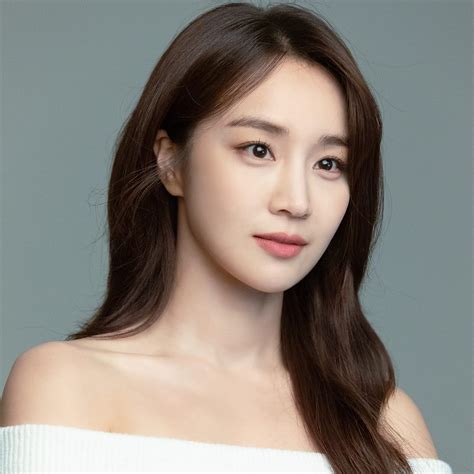 더쿠 정유민 배우빨풍 중꺾마 완결정 이주 인스스에 올라온 어린시절 사진