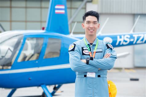 จากนิสิตจุฬาฯสู่นักบินตำรวจ ร้อยตำรวจเอก ณัฐปพน สนิท หรือ นัท ศิษย์การบินนักบินพาณิชย์ตรี