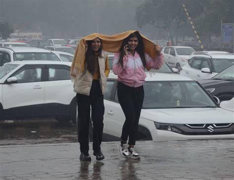 Delhi Rains दिल्ली Ncr में मौसम ने बदली करवट कई इलाकों में झमाझम