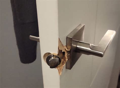 “i Was Shaking” Woman Is Shocked Neighbor Broke Down Her Door Says He