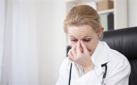 3 Signs Your Doctor Is Burned Out Most Are Institute For Natural