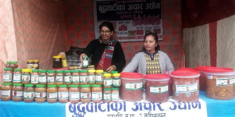 अचार बेचेरै आत्मनिर्भर बन्दै महिला गर्छन् वार्षिक १५ लाख आम्दानी