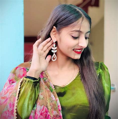 ~ আমার জীবনের সবচেয়ে বড়ো উপহার তুমি যা টাকা দিয়ে নয় ভাগ্য করে