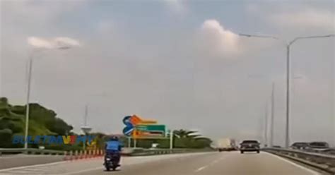 Video Polis Cari Saksi Kemalangan Maut Di Bke Buletin Tv3 Malaysia