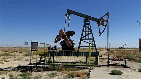 Нефтекачалки (Западный Казахстан) - YouTube
