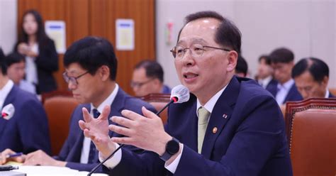 의원 질의 답변하는 조승환 장관